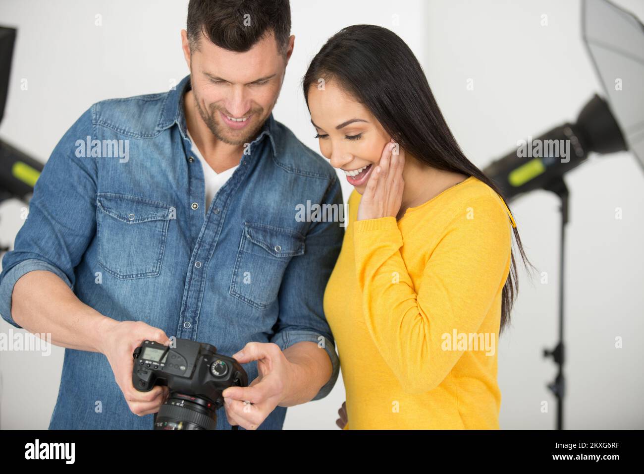photographer posing with a model Stock Photo - Alamy