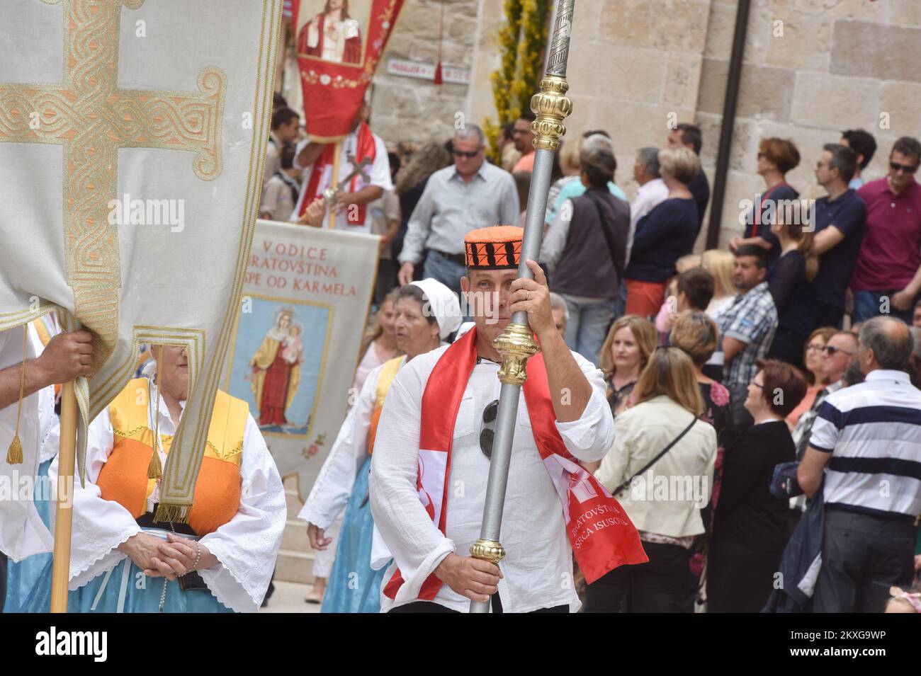 Eucharist holy thursday mass hi-res stock photography and images - Alamy