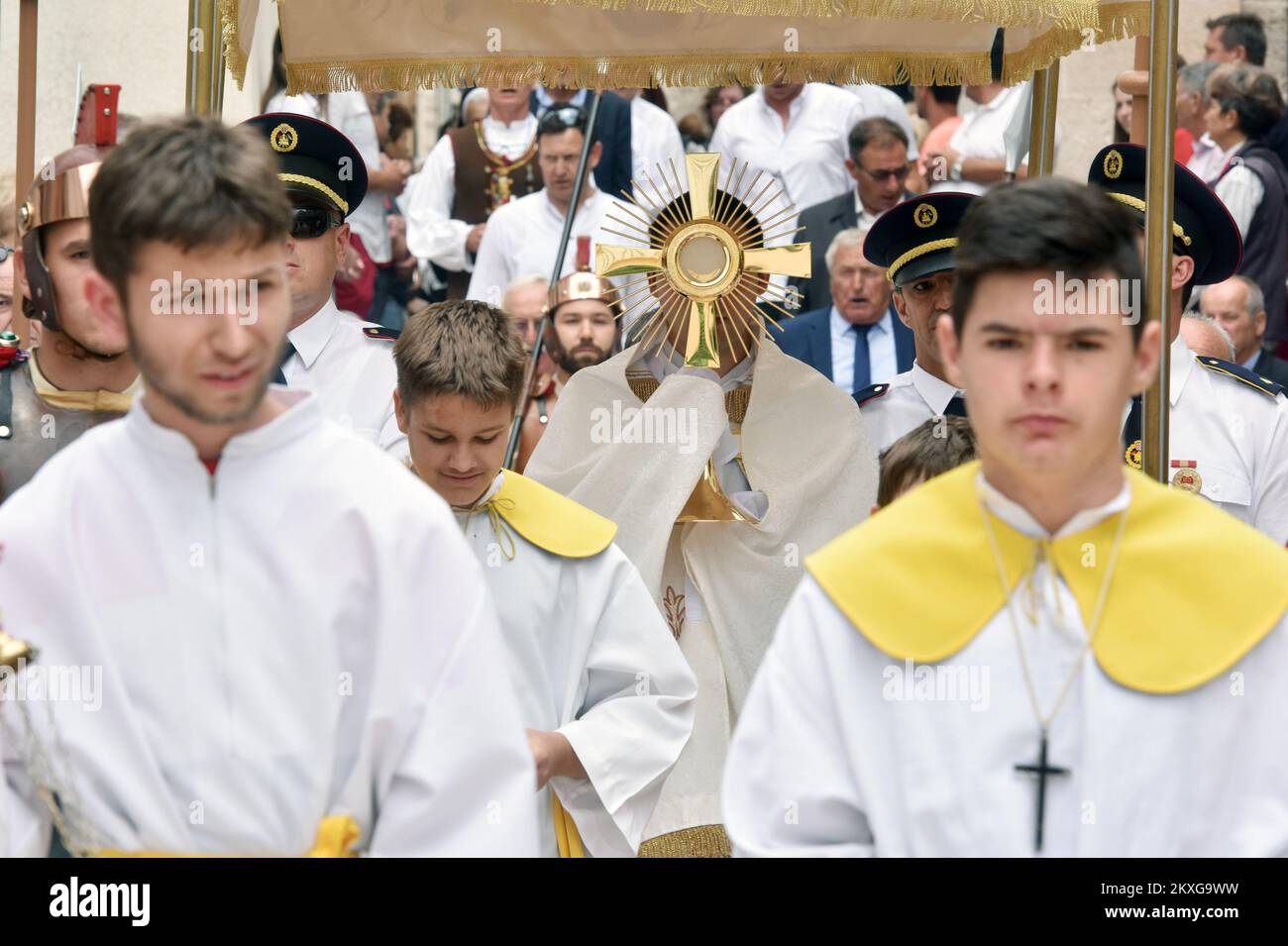 Eucharist holy thursday mass hi-res stock photography and images - Alamy