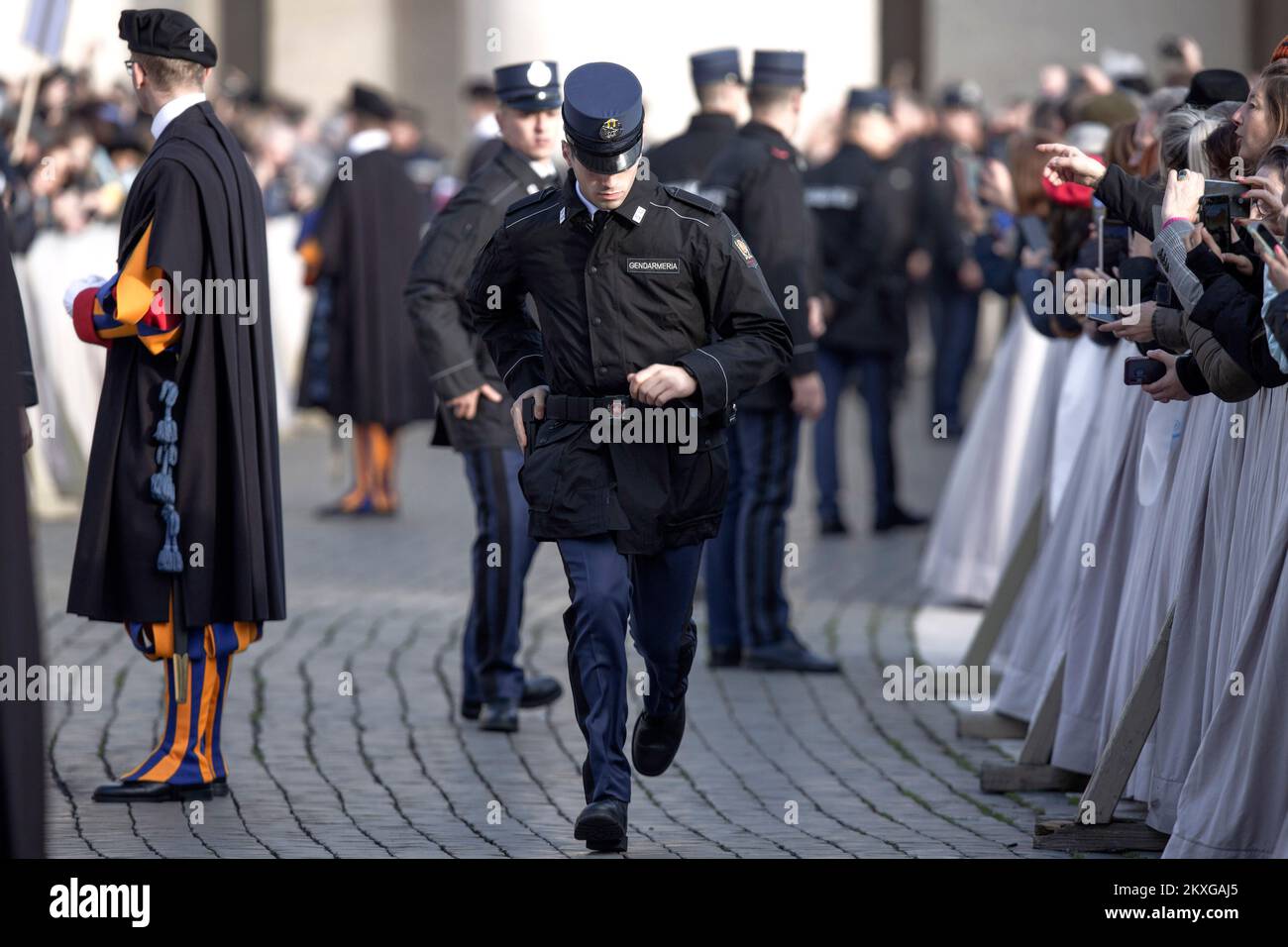 Vatican City, Vatican 30 November 2022. Men of the Vatican gendarmerie ...