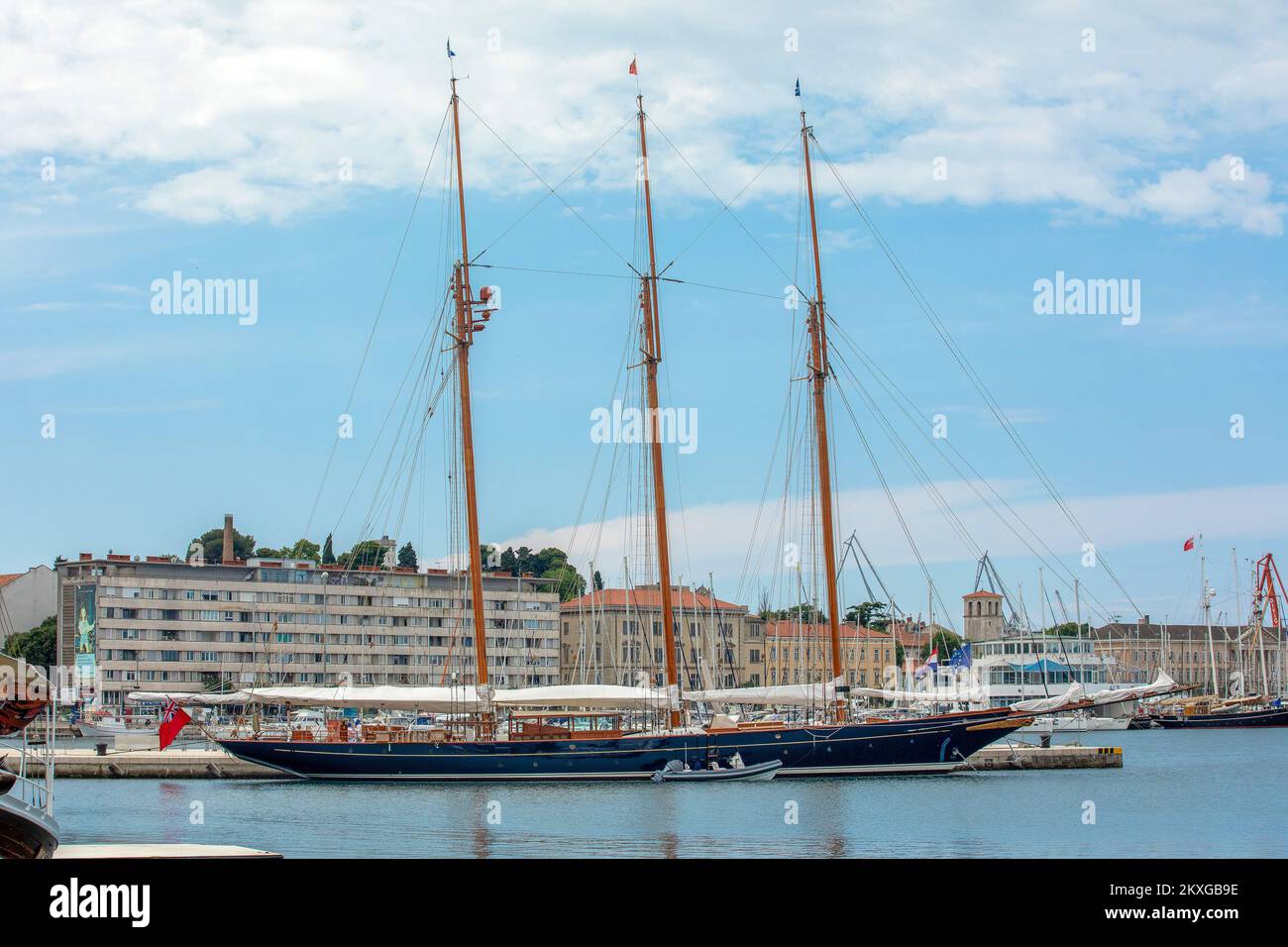 100 metre ship hi-res stock photography and images - Alamy