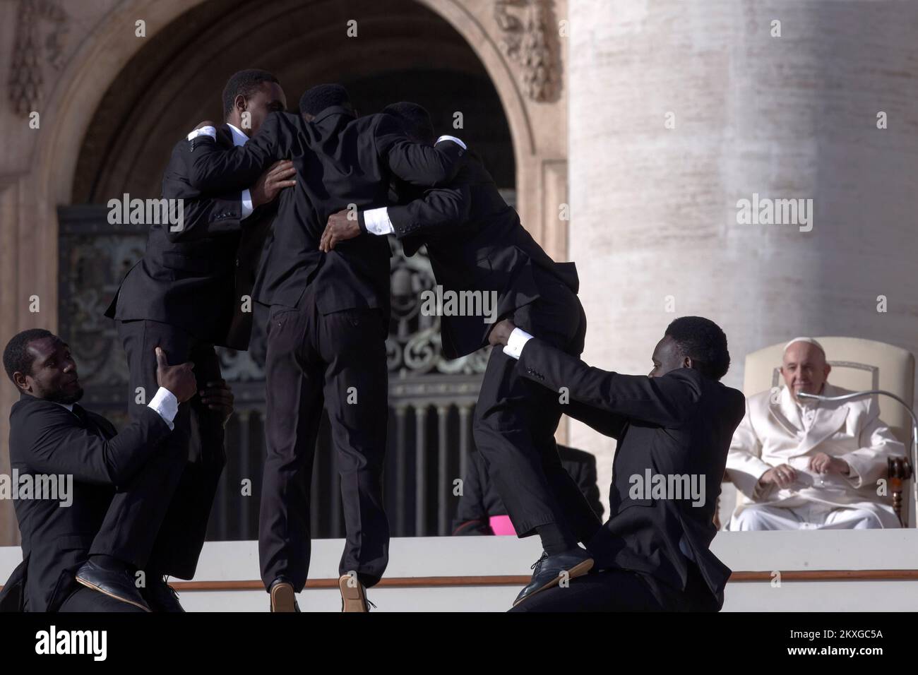 Vatican City, Vatican 30 November 2022.Pope Francis watches artists of ... Vatican City, Vatican 30 November 2022.Pope Francis watches artists of ...