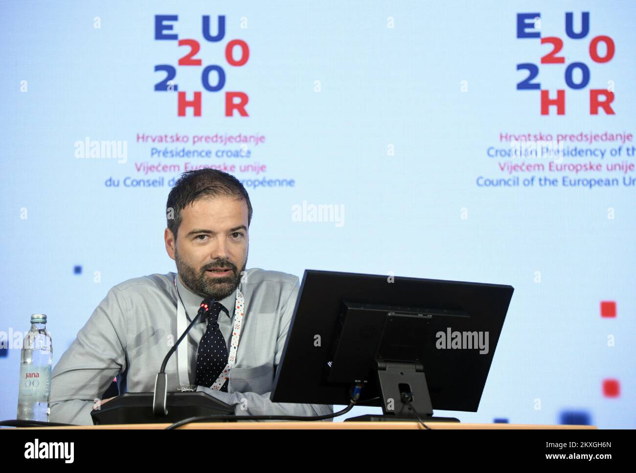 Soldatic hi-res stock photography and images - Alamy