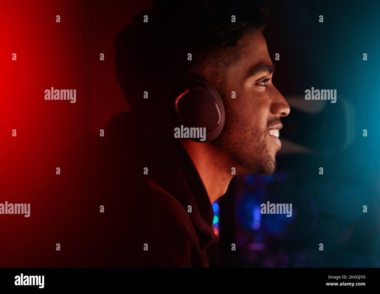 Headphones professional esports streamer hi-res stock photography and ...