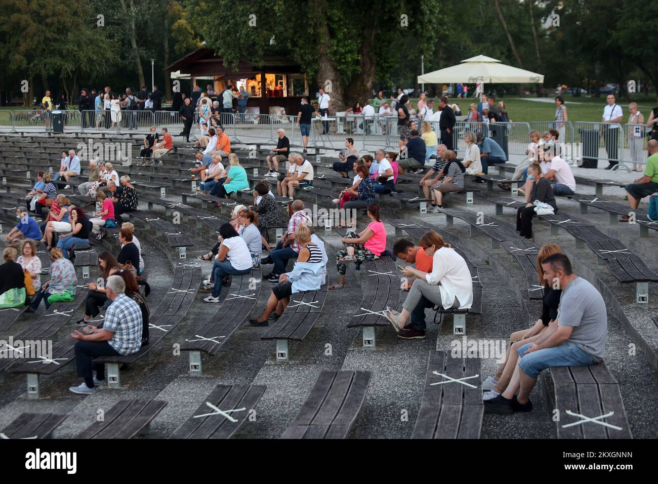 Croatian Radio Television Tamburitza Orchestra held concert at Bundek ...