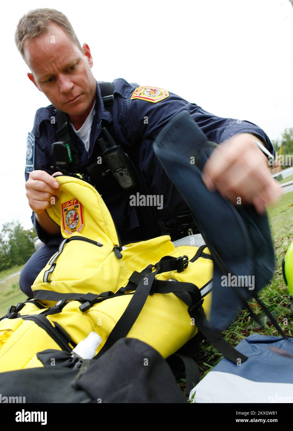 Virginia task force 1 urban search and rescue team hi-res stock ...