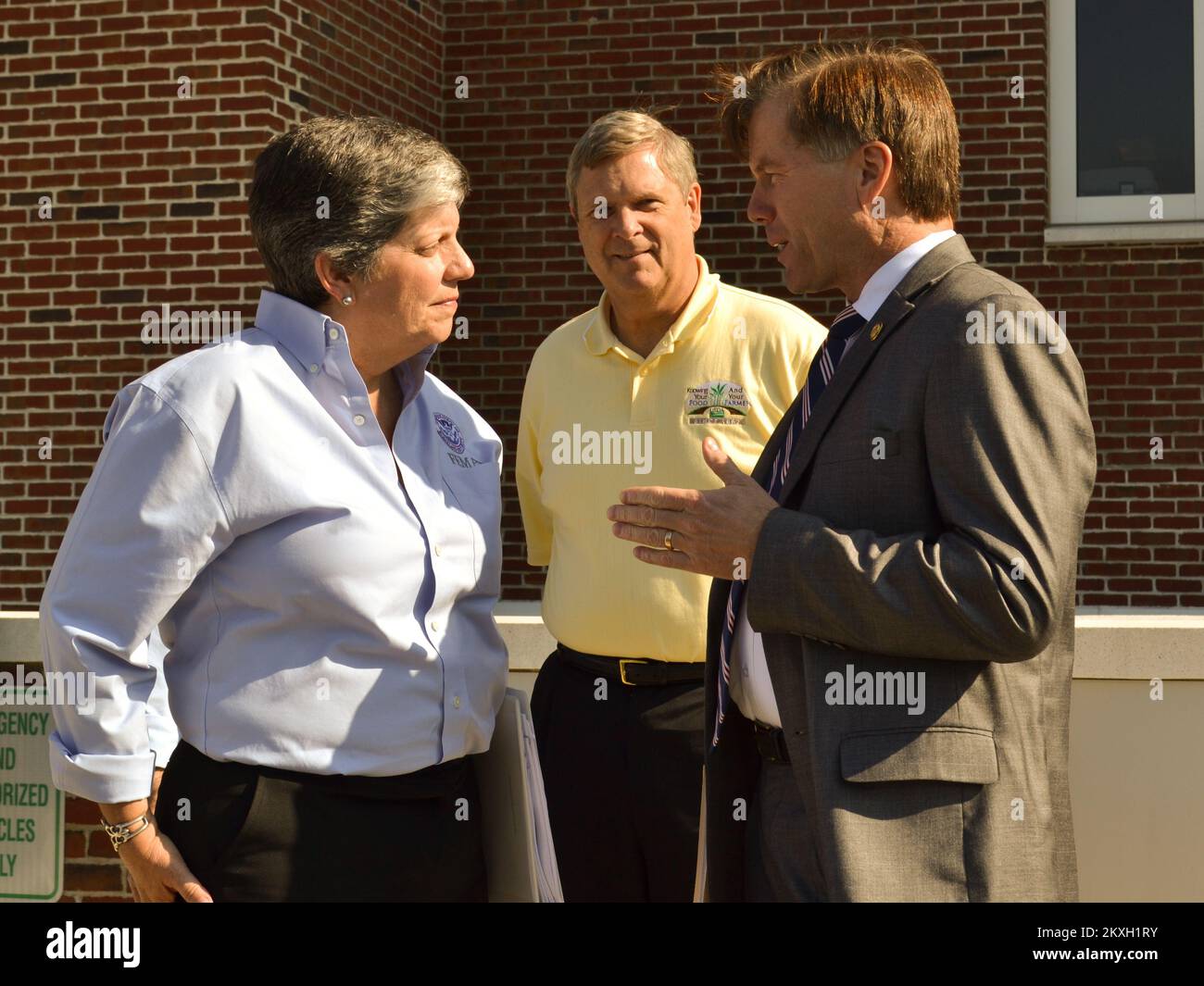 Hurricane emergency operations center hi-res stock photography and ...