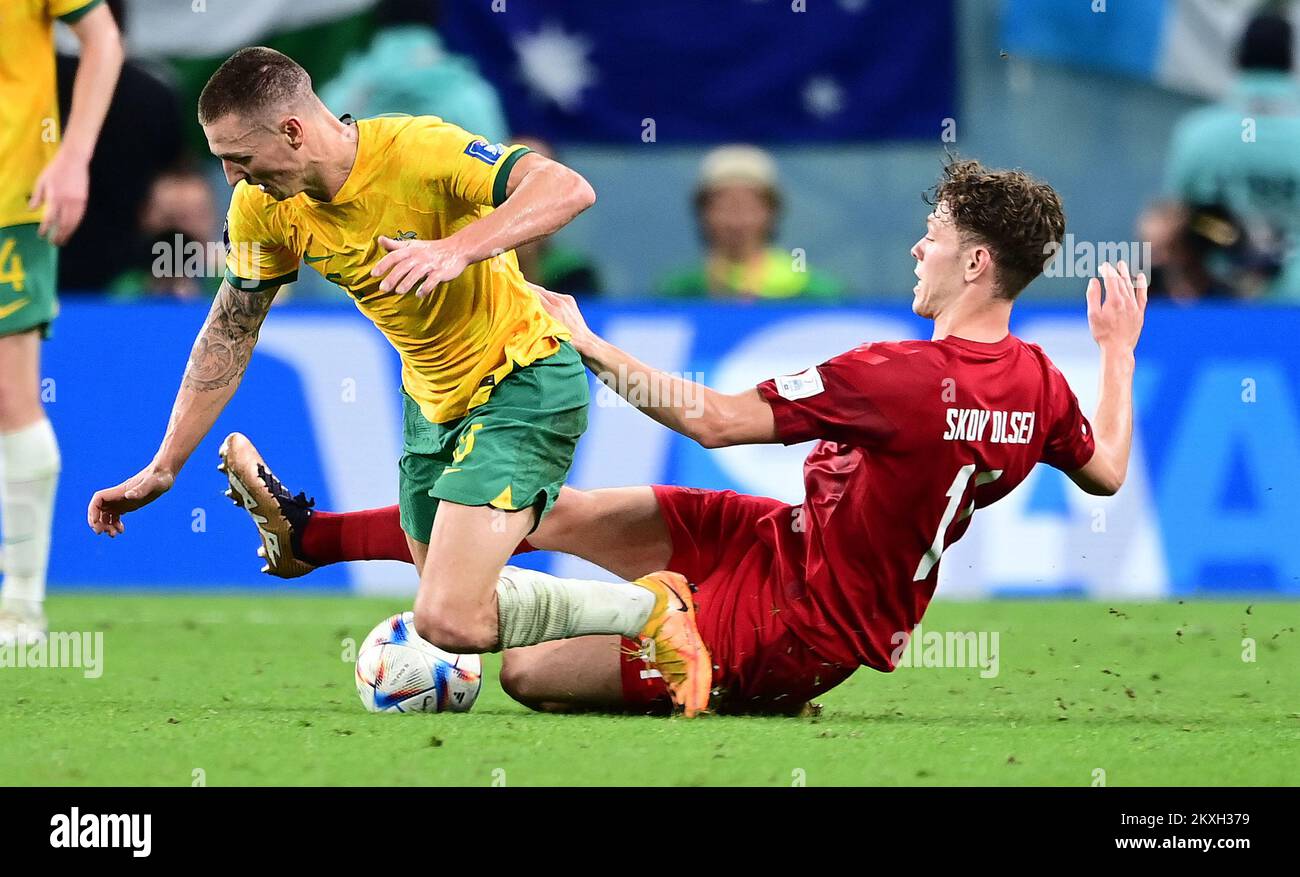 v.l. Mitchell Duke, Andreas Skov Olsen (Daenemark)Al Wakrah, 30.11.2022 ...