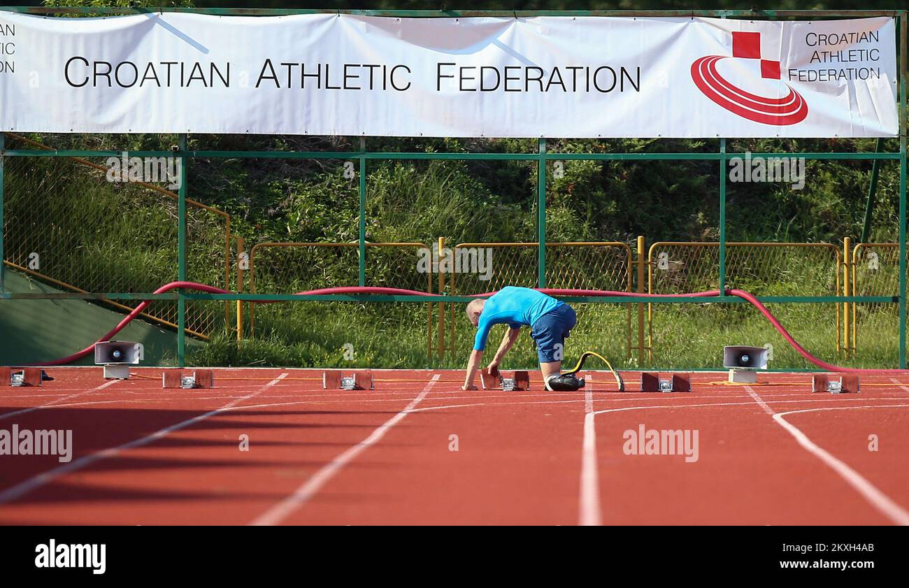 Croatian paralympic Antun Bosnjakovic runs a 100 meteres race with his ...