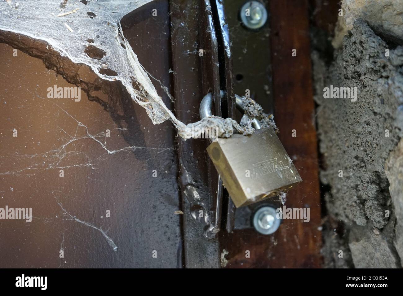 Cobweb empty hi-res stock photography and images - Alamy