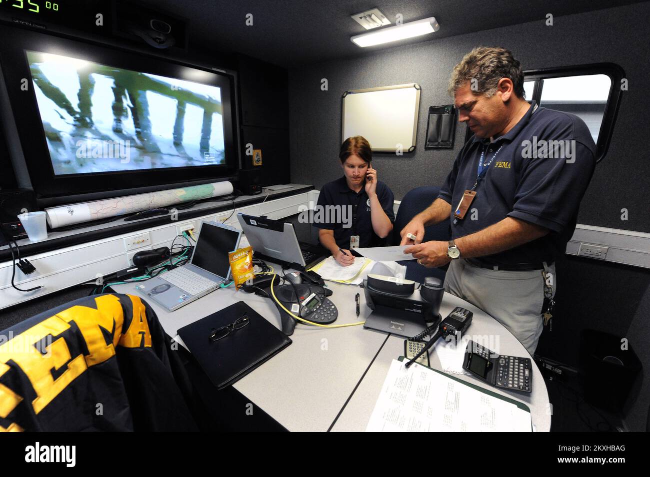 Mobile emergency operations center hi-res stock photography and images ...