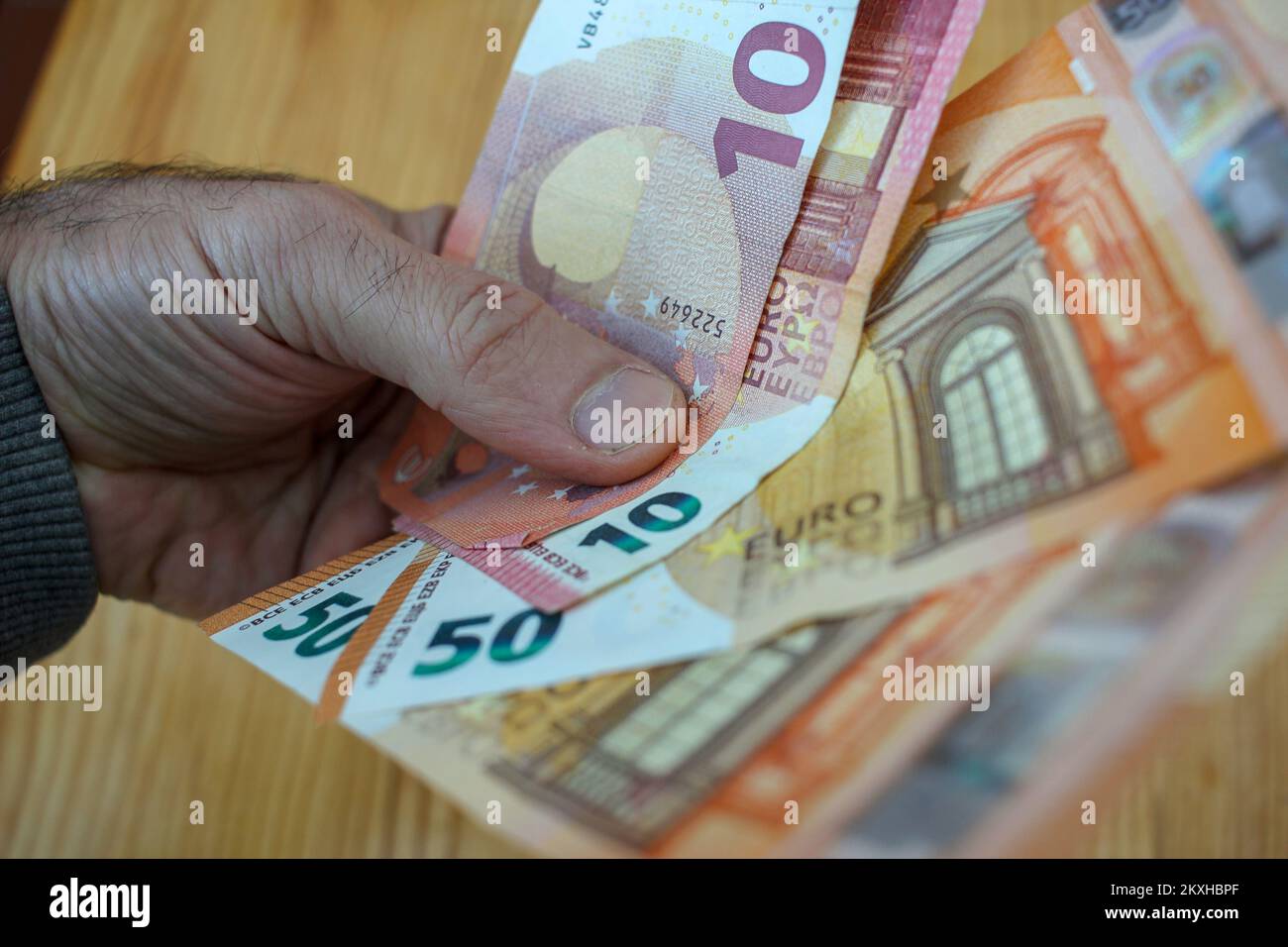 Hand euro bills hi-res stock photography and images - Alamy