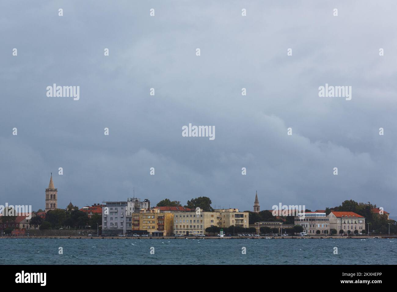 Change of summer weather with heavy rain and low temperatures in Zadar ...