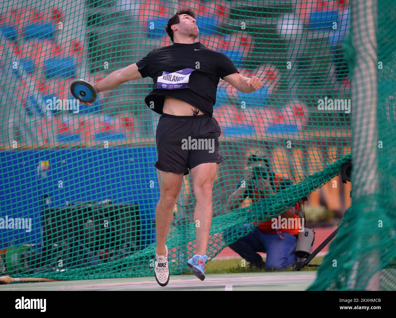 Discus throws hi-res stock photography and images - Alamy