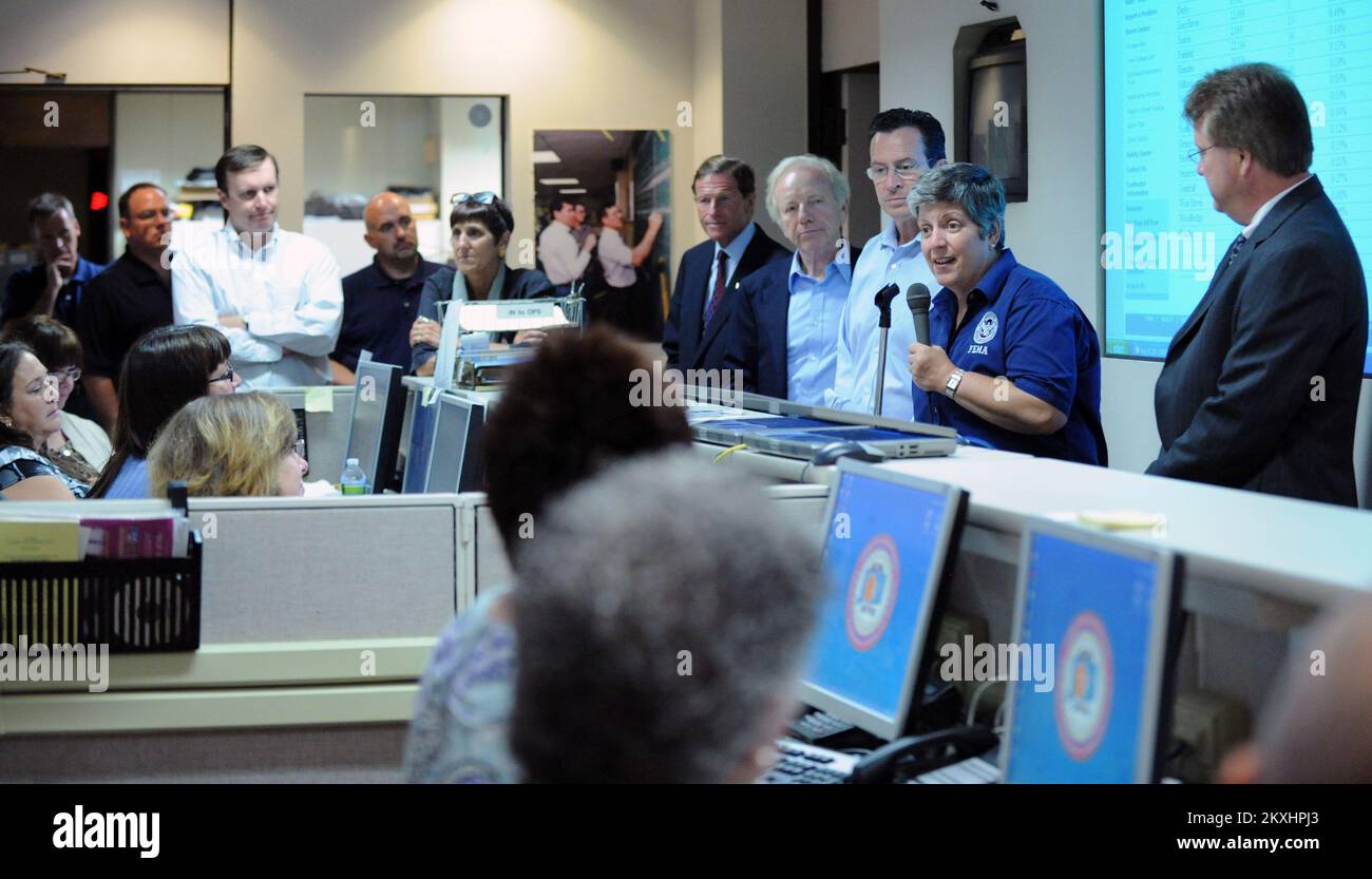 Employees department homeland security hi-res stock photography and ...