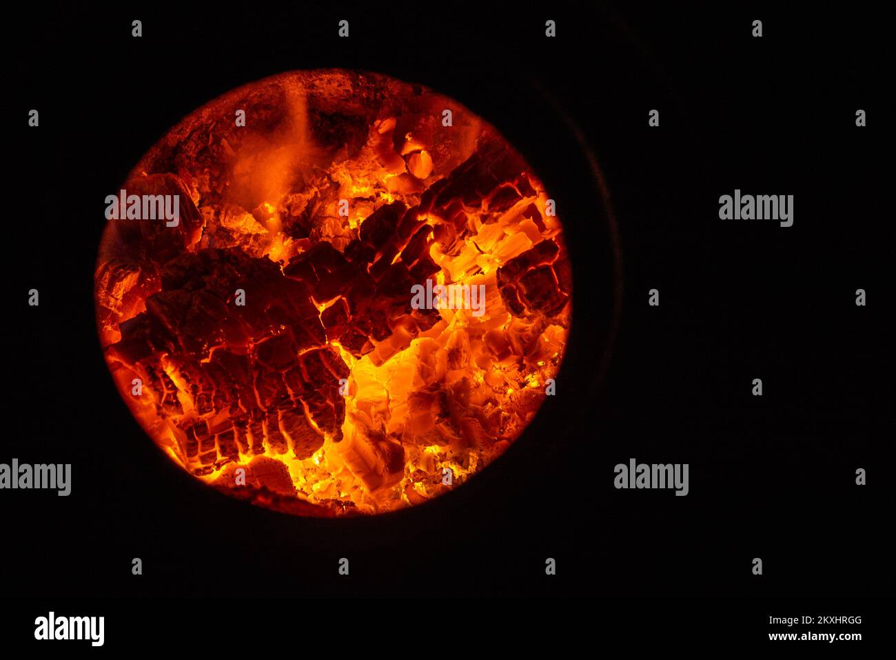 wood burns in the fireplace Heat energy heap closely, red and yellow ...