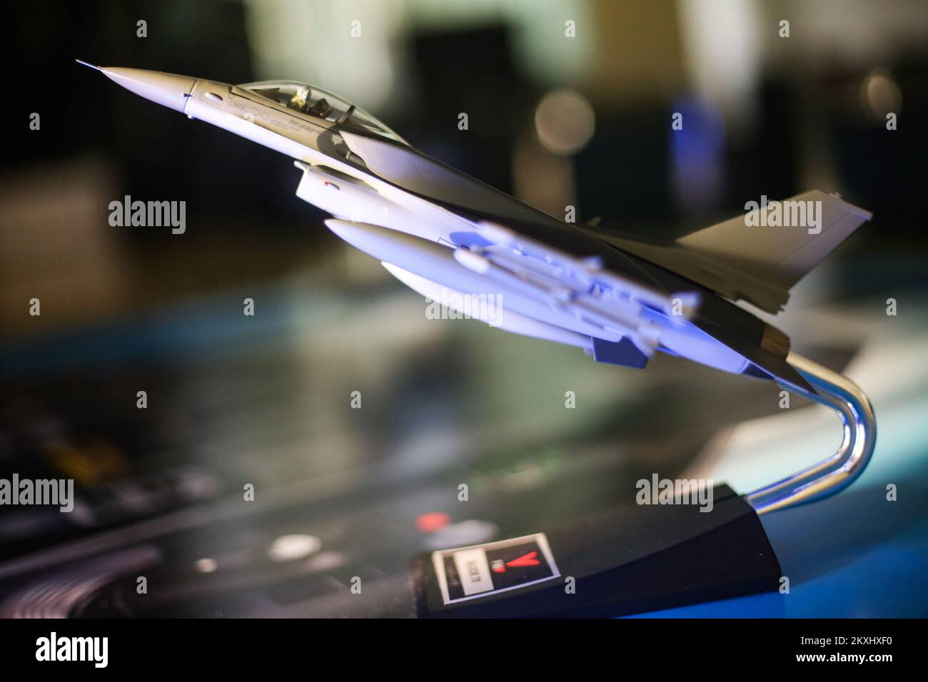 F 16 simulator hi-res stock photography and images - Alamy