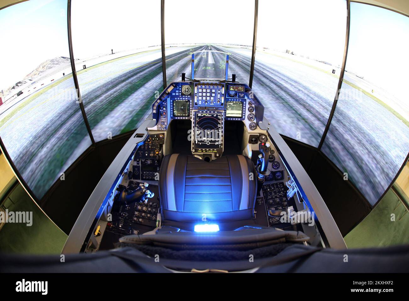 F 16 simulator hi-res stock photography and images - Alamy