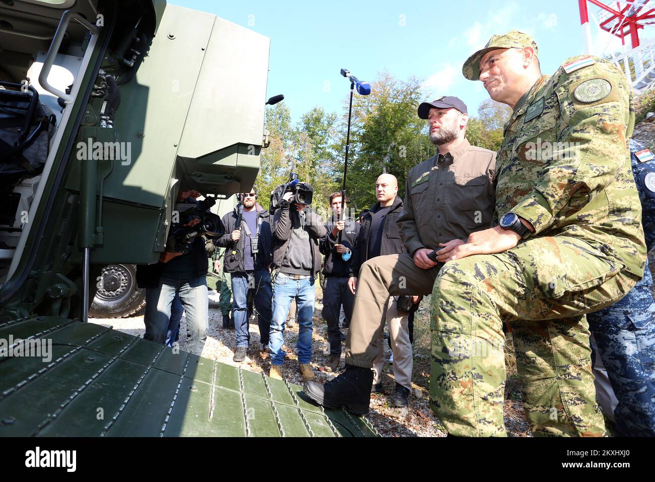Defense Minister Mario Banozic and Croatian Army Commander Colonel ...