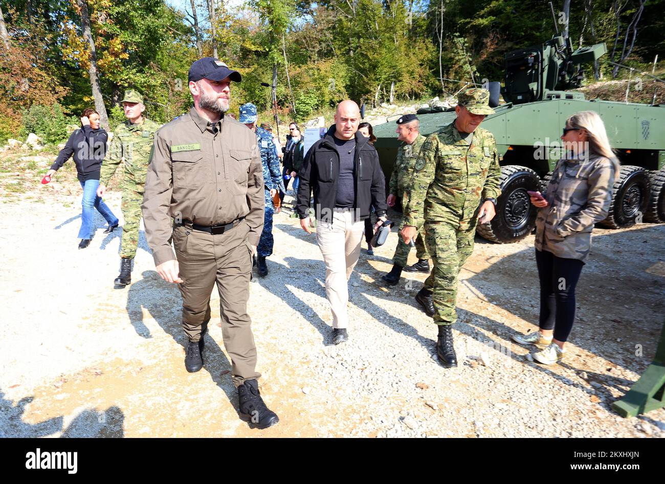 Defense Minister Mario Banozic and Croatian Army Commander Colonel ...