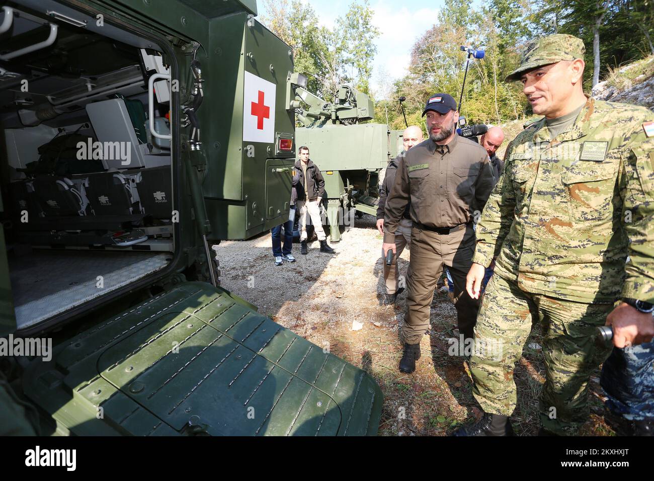 Defense Minister Mario Banozic and Croatian Army Commander Colonel ...