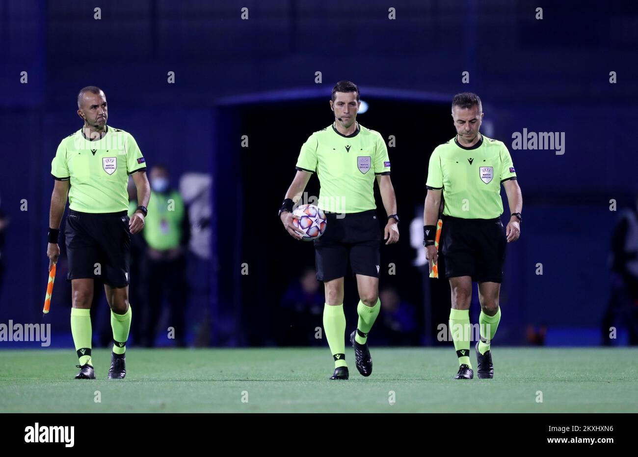 Football referees hi-res stock photography and images - Alamy