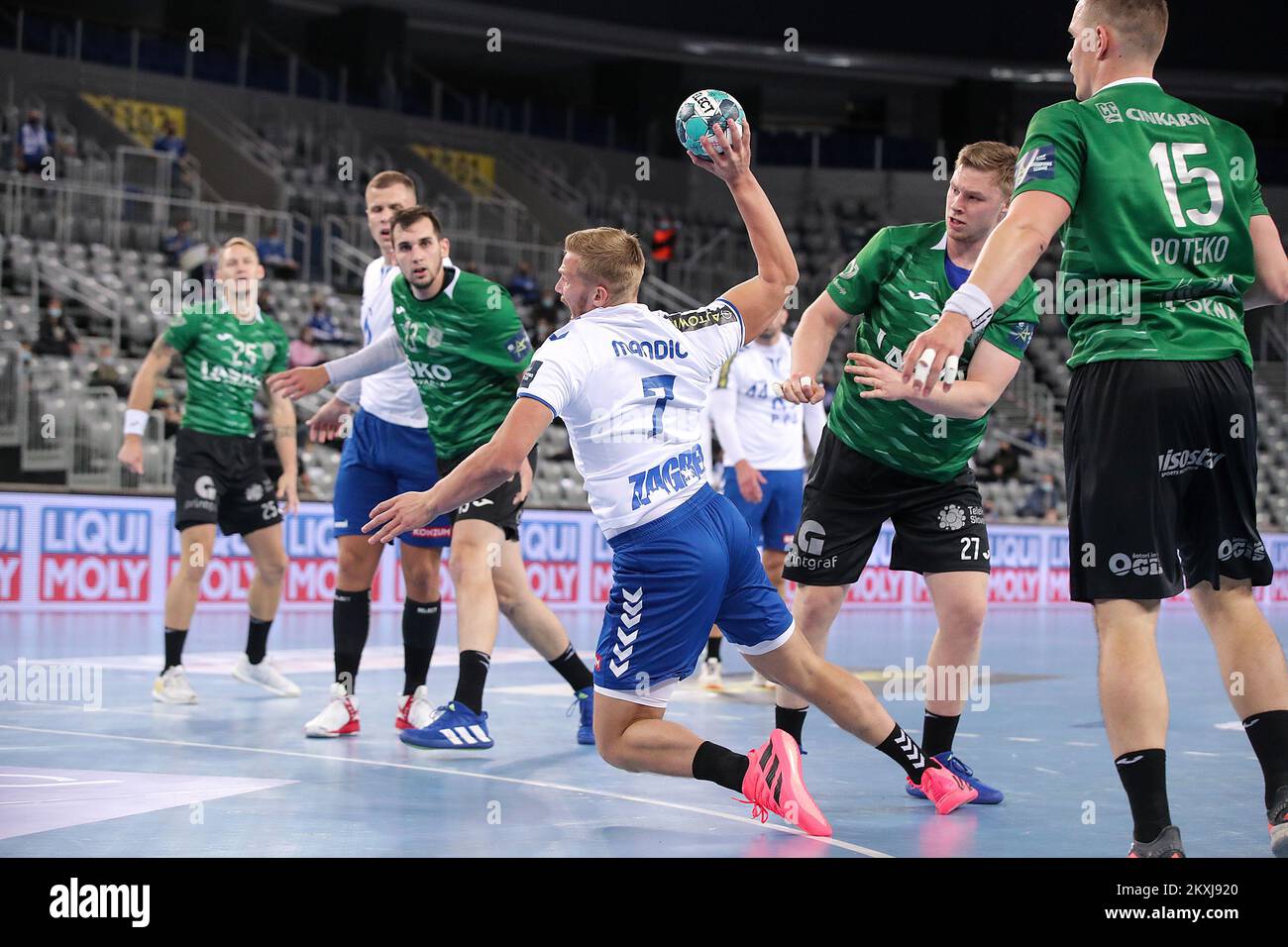 David Mandic of PPD Zagreb and Kristijan Horzen RK Celje during 5th ...