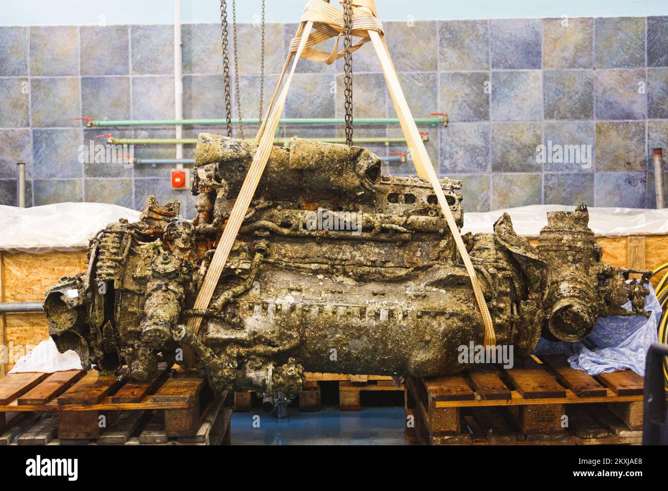 Rolls-Royce Merlin aircraft engine arrived in conservation workshop of ...