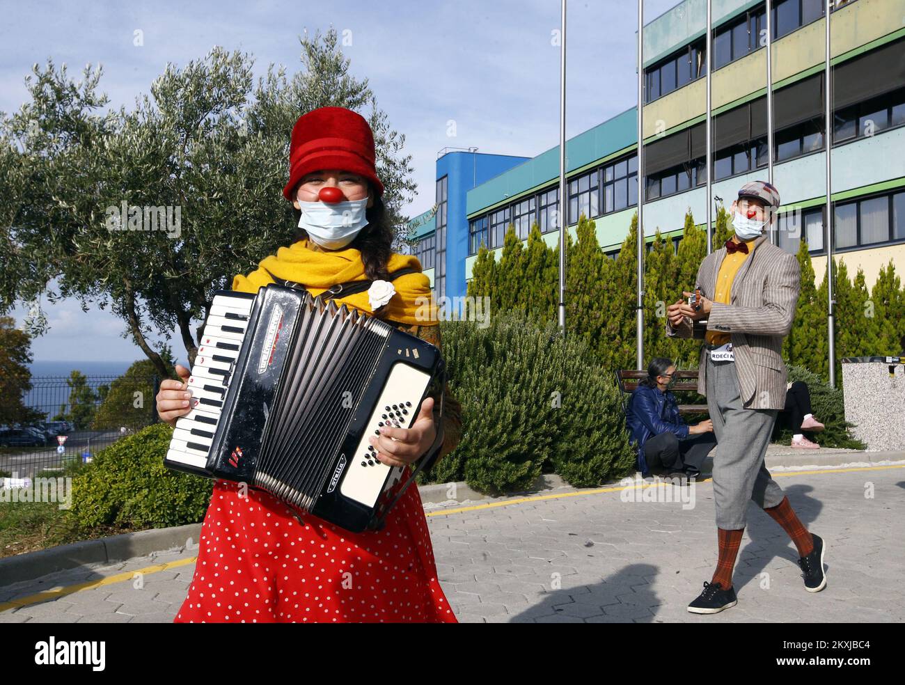 The Clown Red Noses performed in front of the Izola General Hospital in ...
