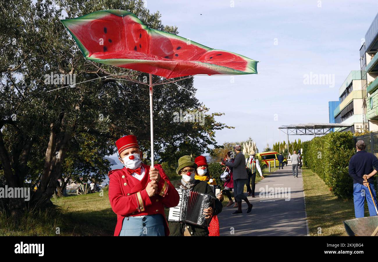 The Clown Red Noses performed in front of the Izola General Hospital in ...