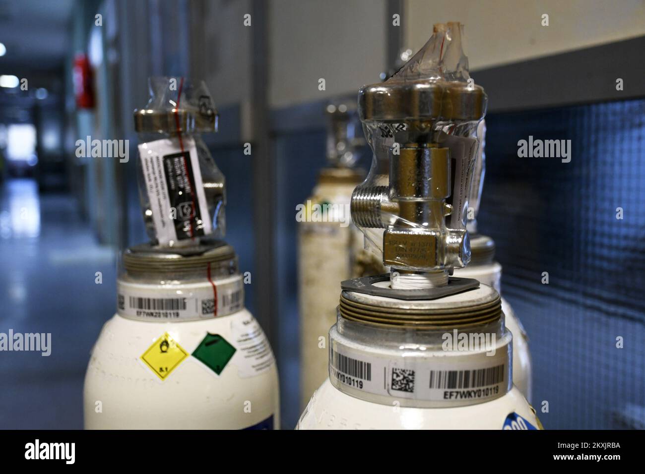 Oxygen hospital tanks hi-res stock photography and images - Alamy