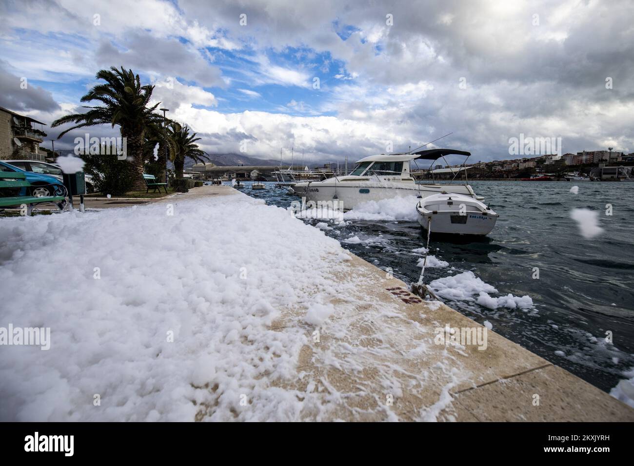 Fire-fighting foam covered the sea and the coast of Vranjica near Split ...