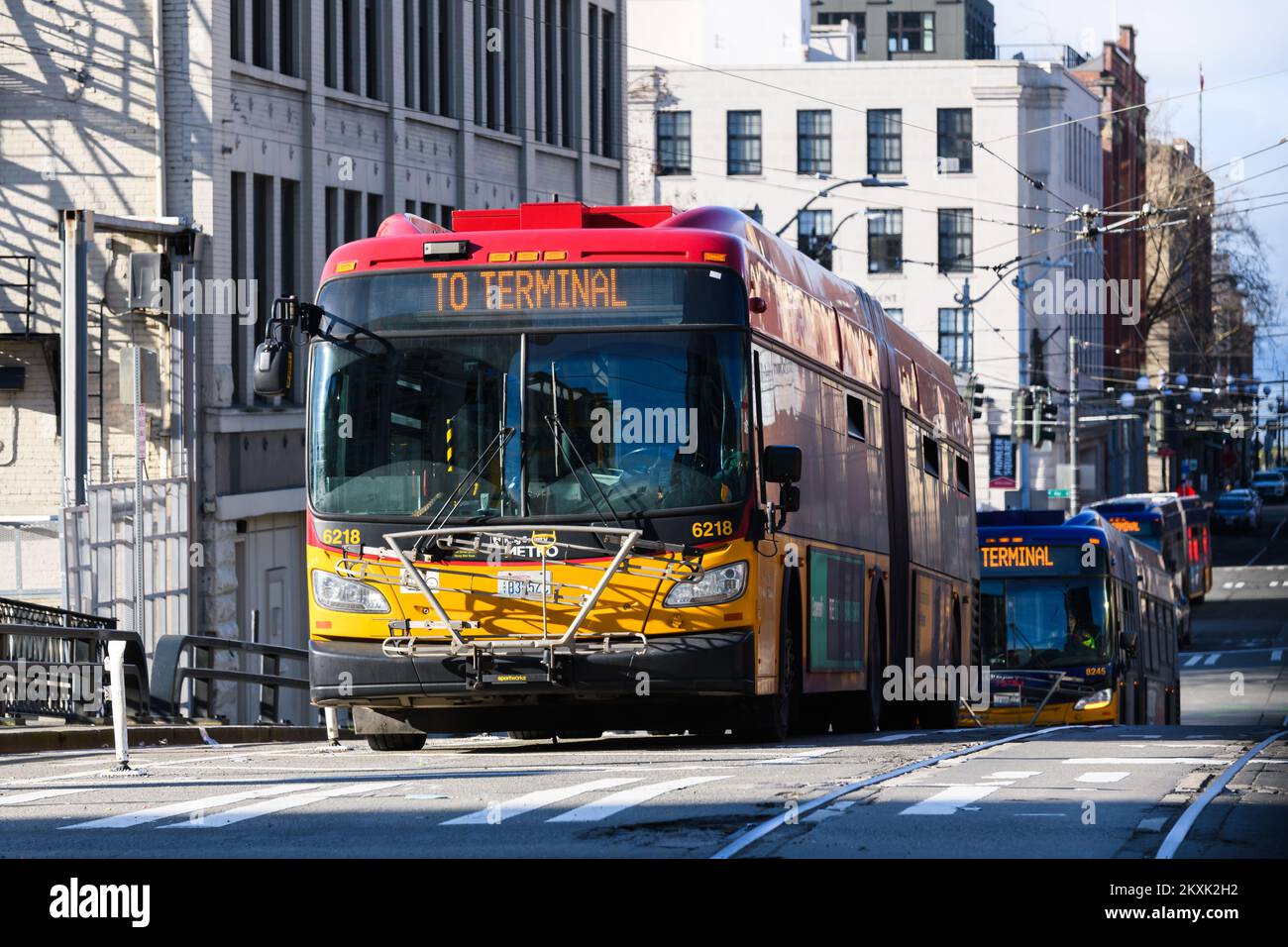 Articulated buses hi-res stock photography and images - Alamy