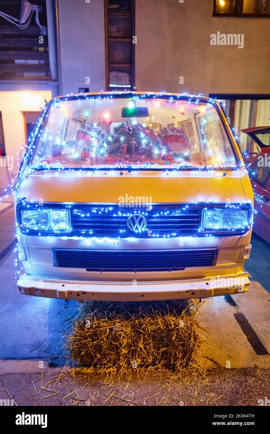 Volkswagen owner Vedran Novinc decorated his van with numerous lamps ...