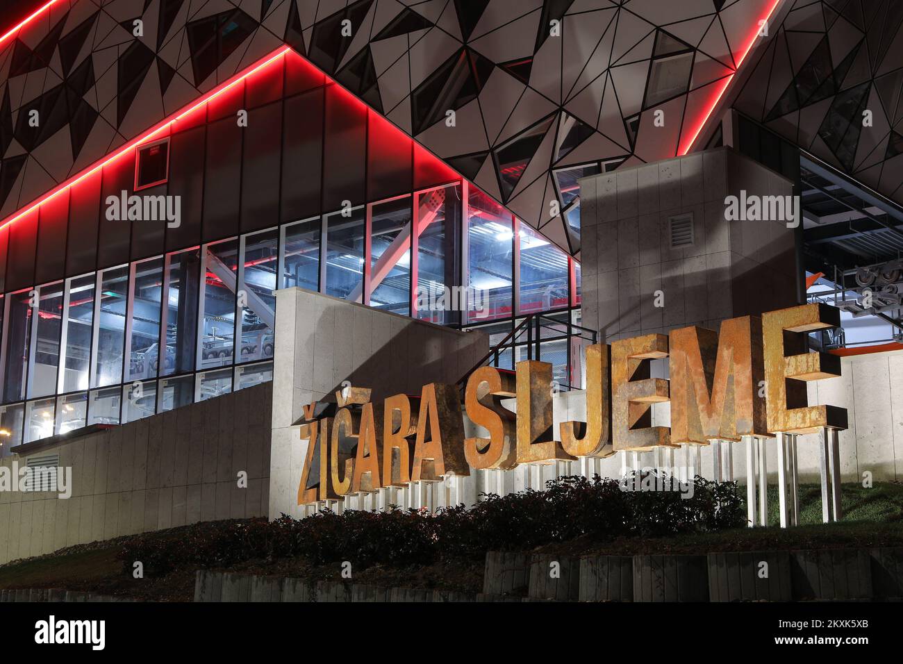 The pictures show the newly completed Zagreb cable car lit by Christmas ...