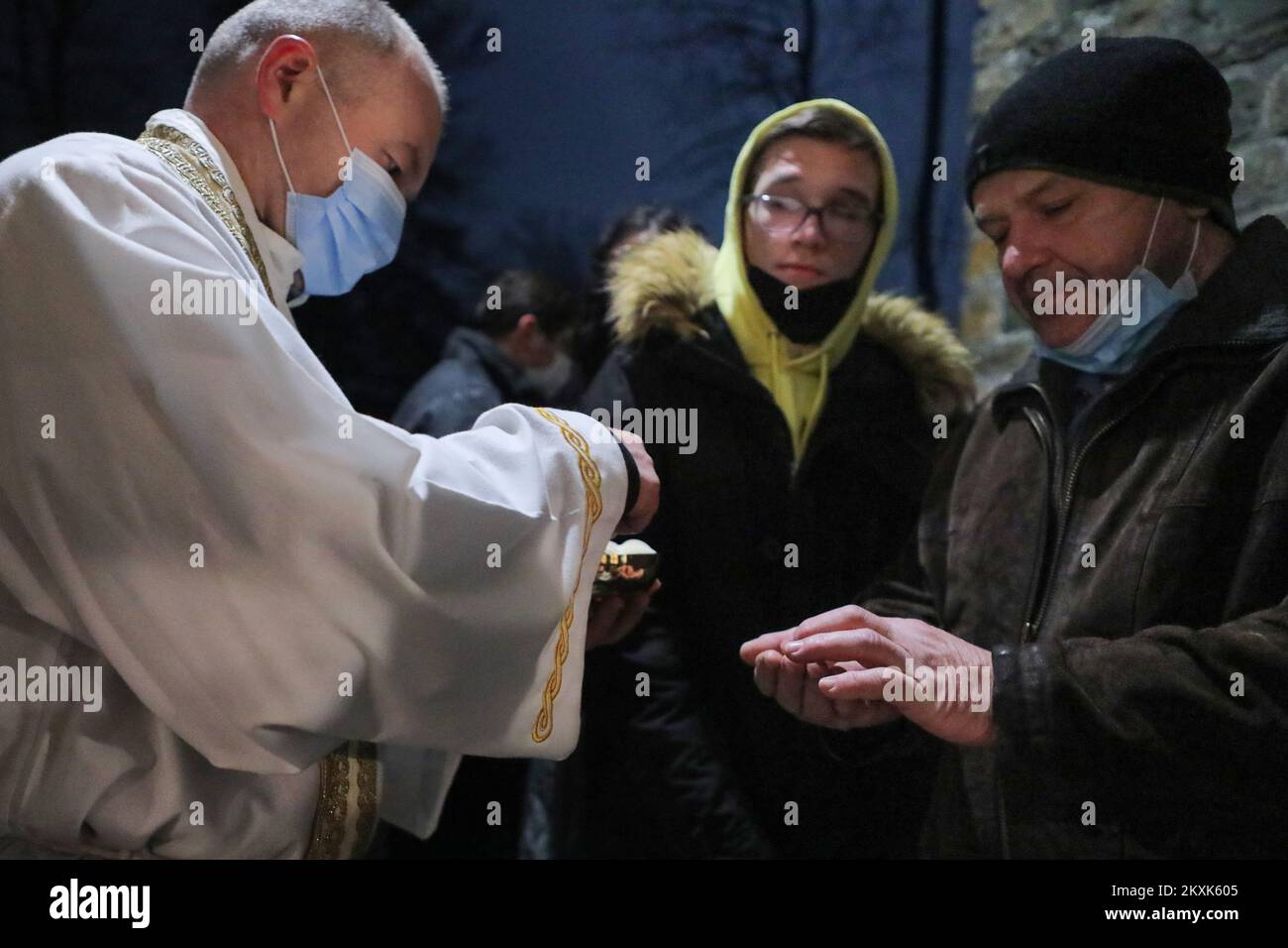 Christmas mass priest host hi-res stock photography and images - Alamy
