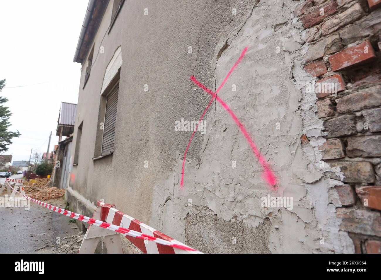The pictures show buildings damaged in a strong earthquake ...