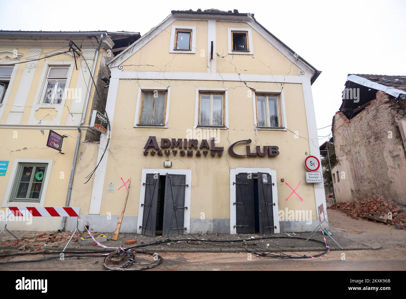 The pictures show buildings damaged in a strong earthquake ...