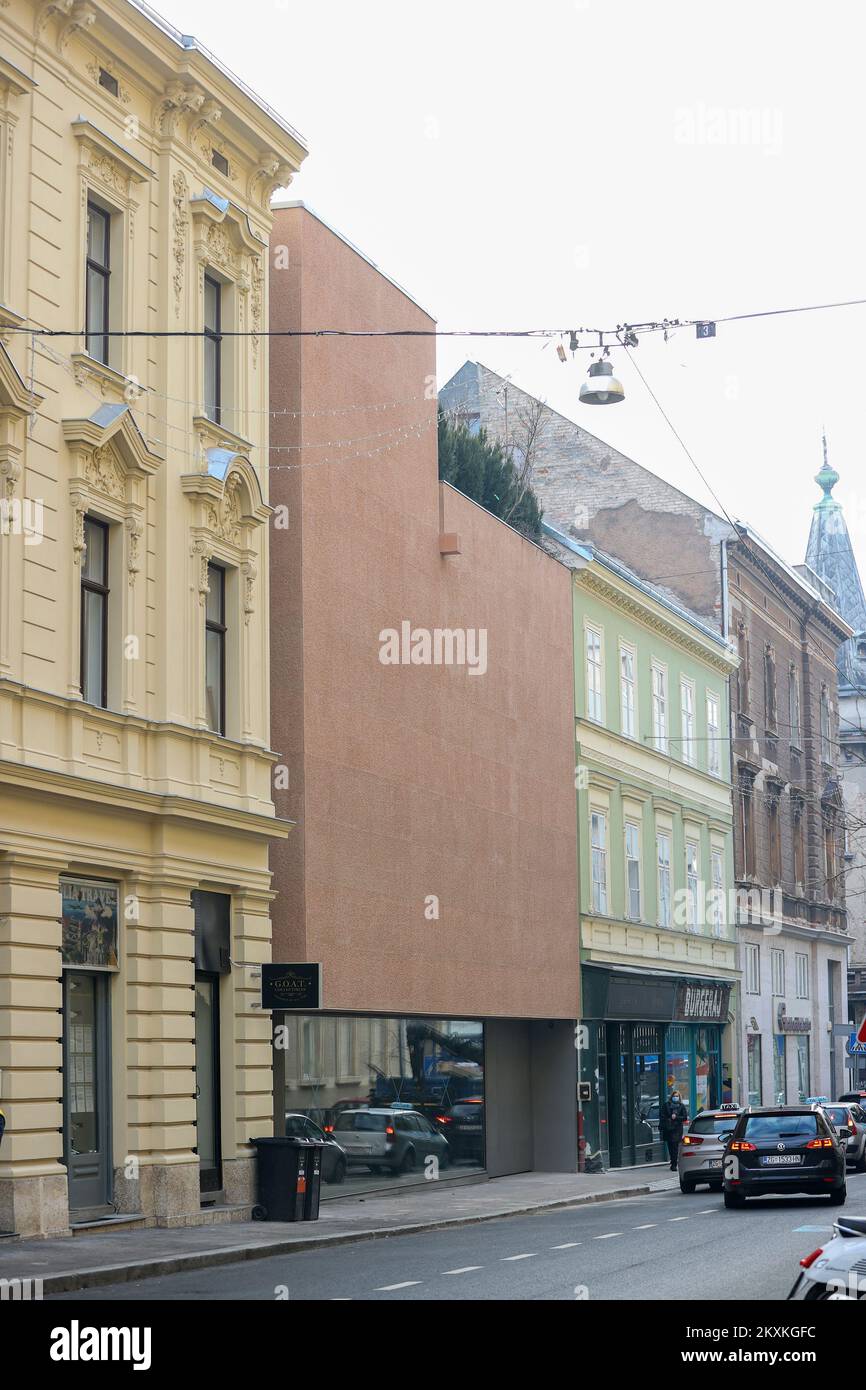 For the first time after a long time of construction, the real facade ...