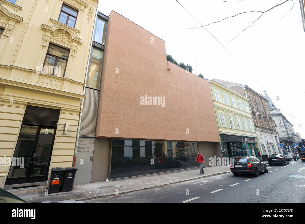 For the first time after a long time of construction, the real facade ...