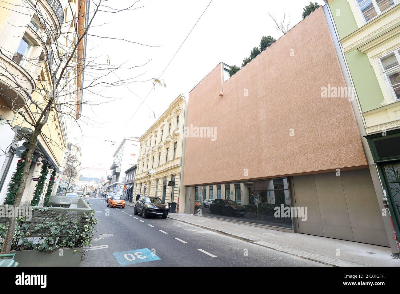 For the first time after a long time of construction, the real facade ...