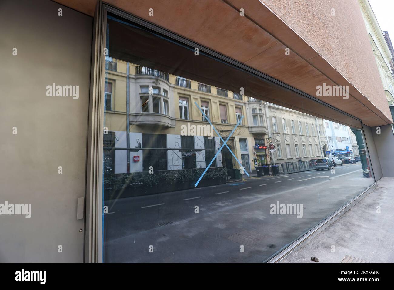 For the first time after a long time of construction, the real facade ...
