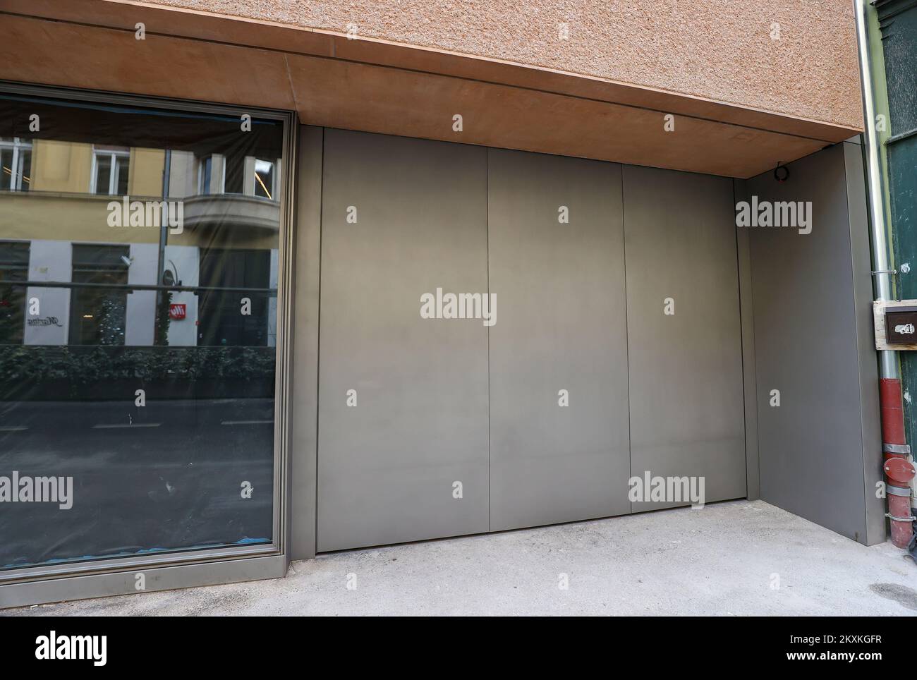 For the first time after a long time of construction, the real facade ...