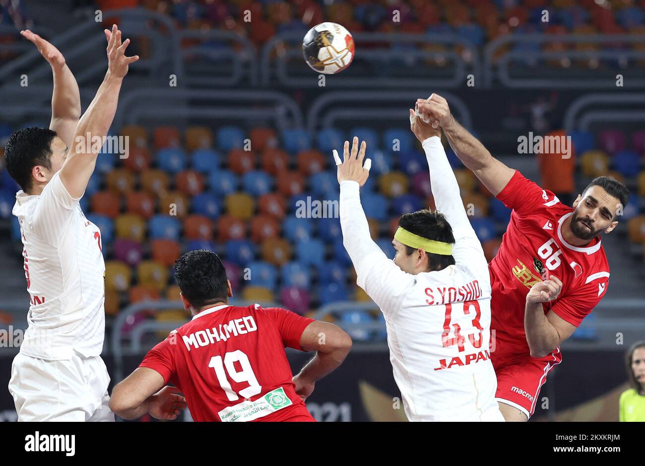 CAIRO, EGYPT - JANUARY 25: Komail Mahfoodh of Bahrain shots a goal ...