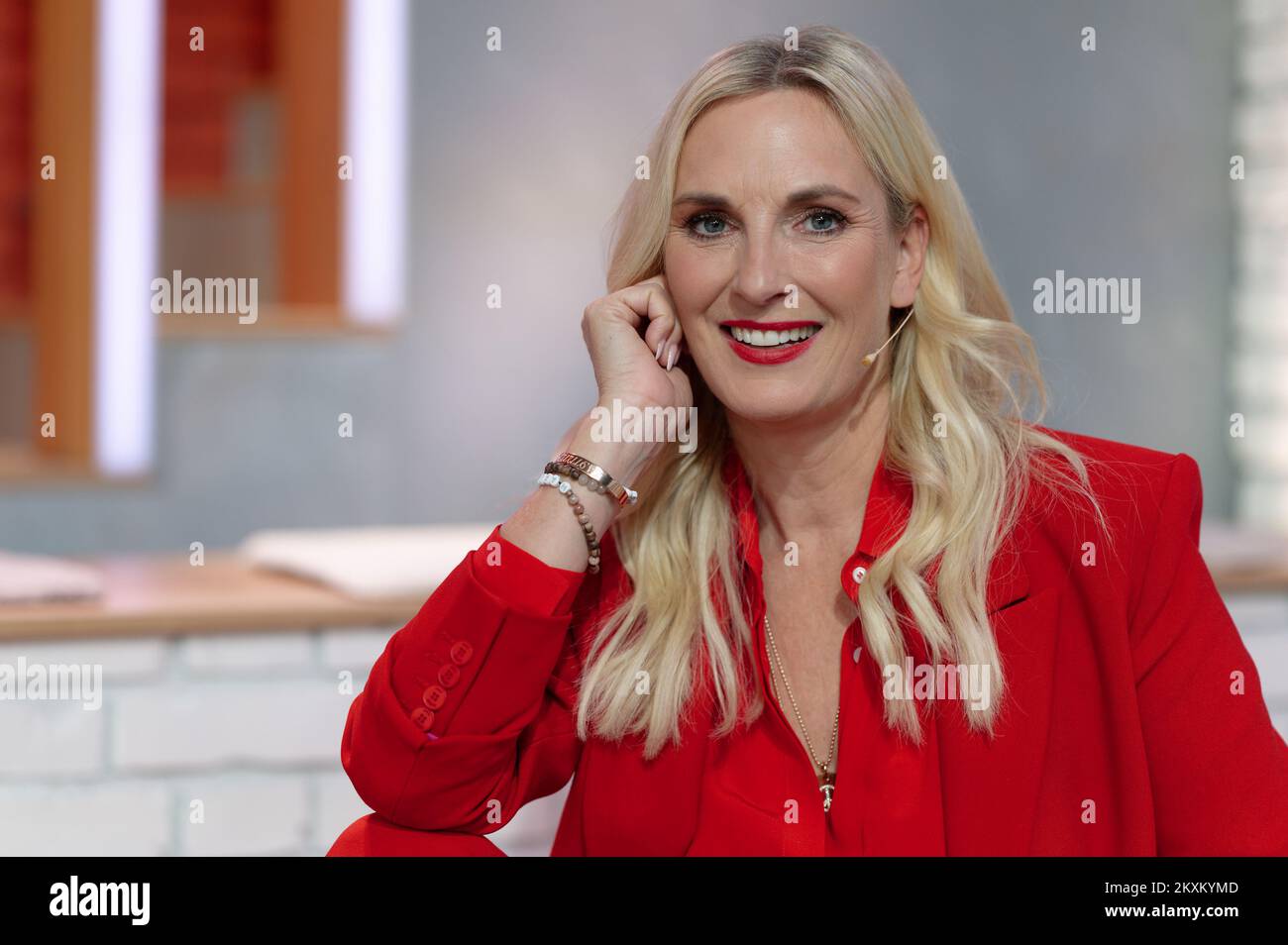 30 November 2022, North Rhine-Westphalia, Hürth: Presenter Britt Hagedorn sits in the studio ...