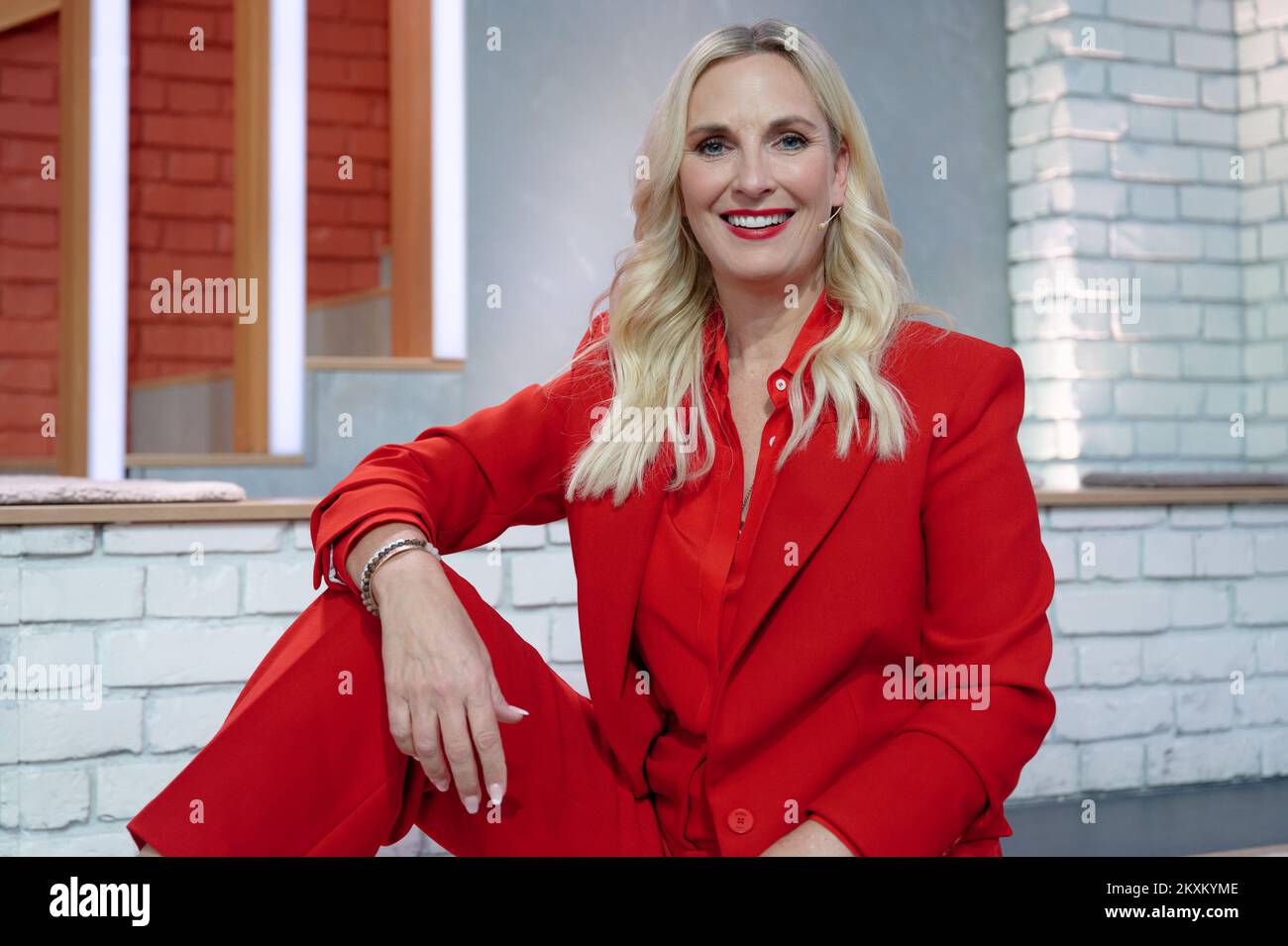 30 November 2022, North Rhine-Westphalia, Hürth: Presenter Britt Hagedorn sits in the studio ...