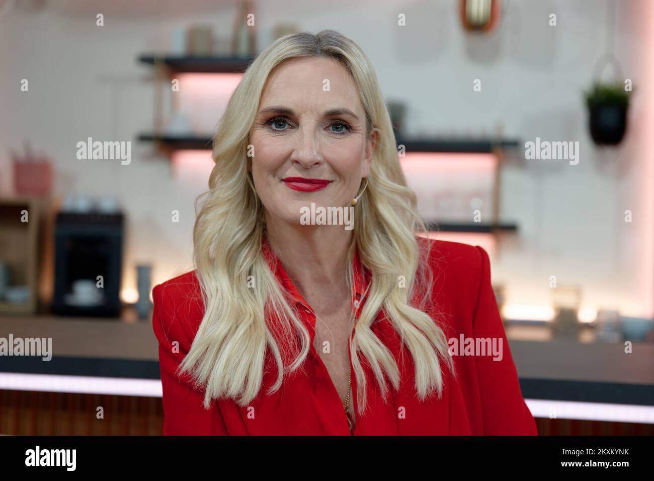 30 November 2022, North Rhine-Westphalia, Hürth: Host Britt Hagedorn ...