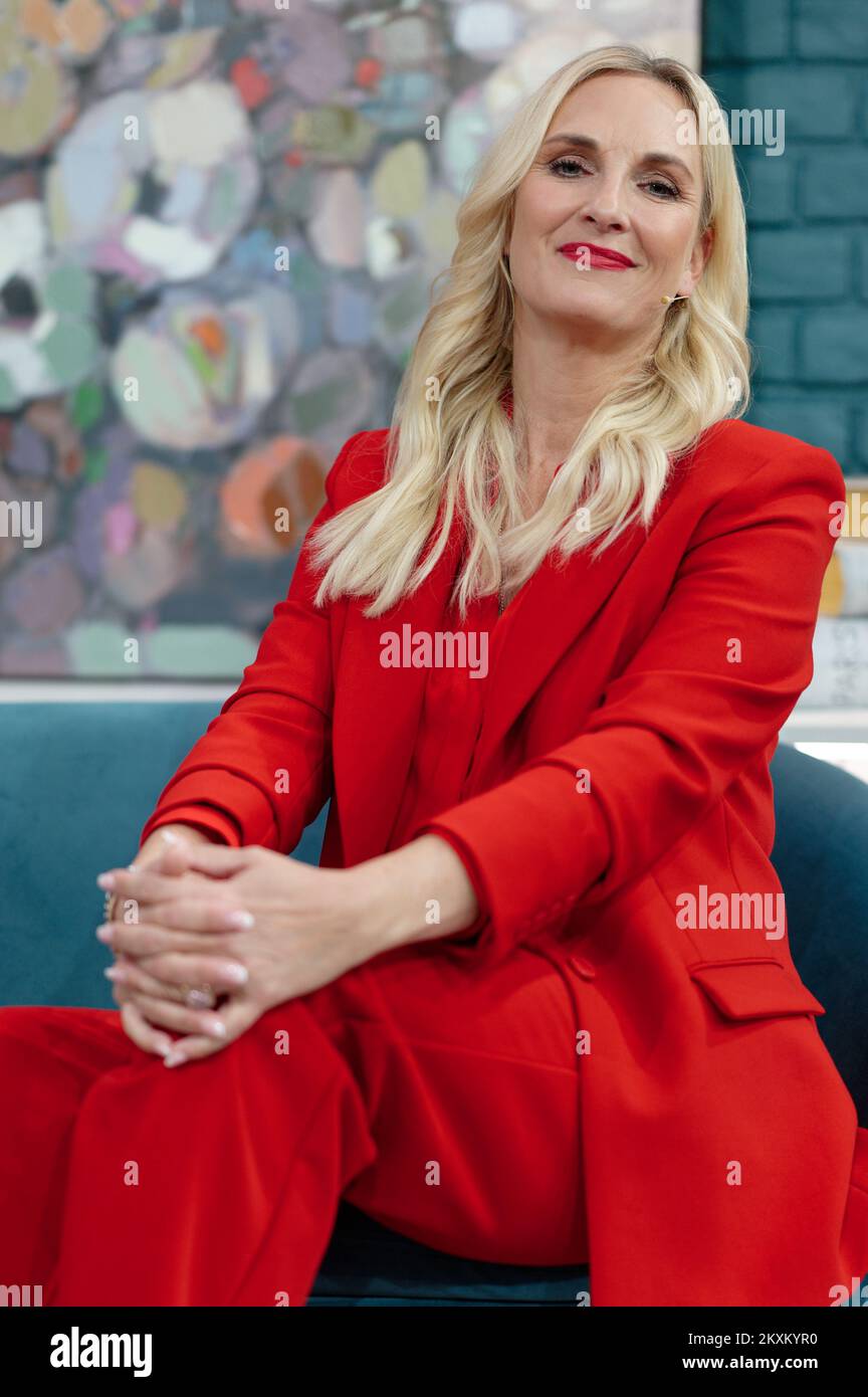 30 November 2022, North Rhine-Westphalia, Hürth: Presenter Britt Hagedorn sits in the studio ...