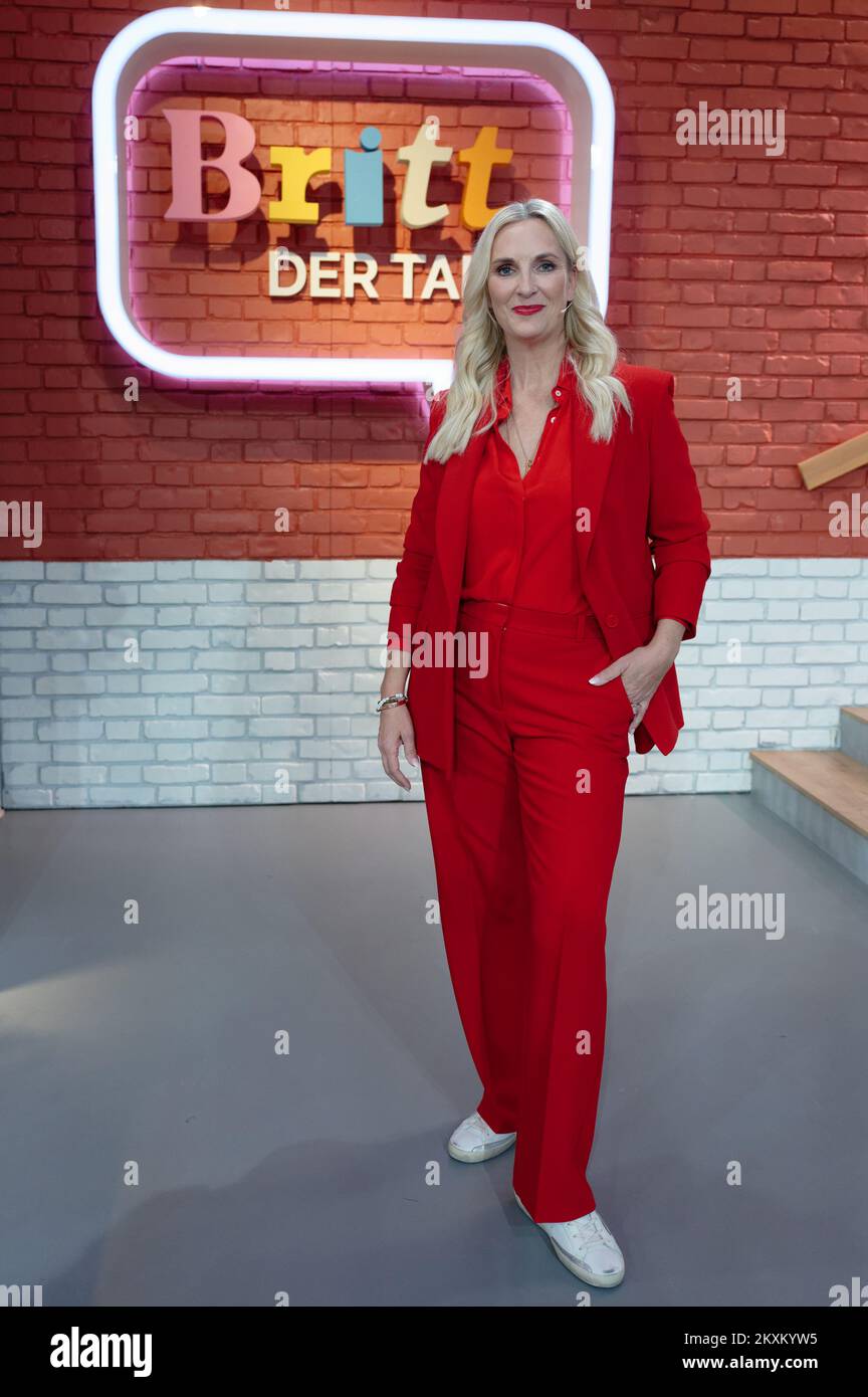 30 November 2022, North Rhine-Westphalia, Hürth: Host Britt Hagedorn stands in the studio after ...