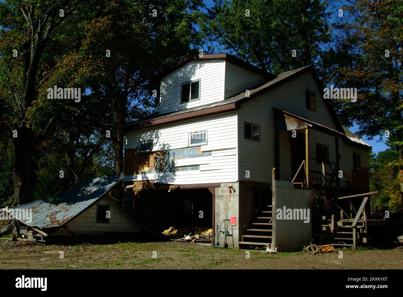 Landslide remediation hi-res stock photography and images - Alamy